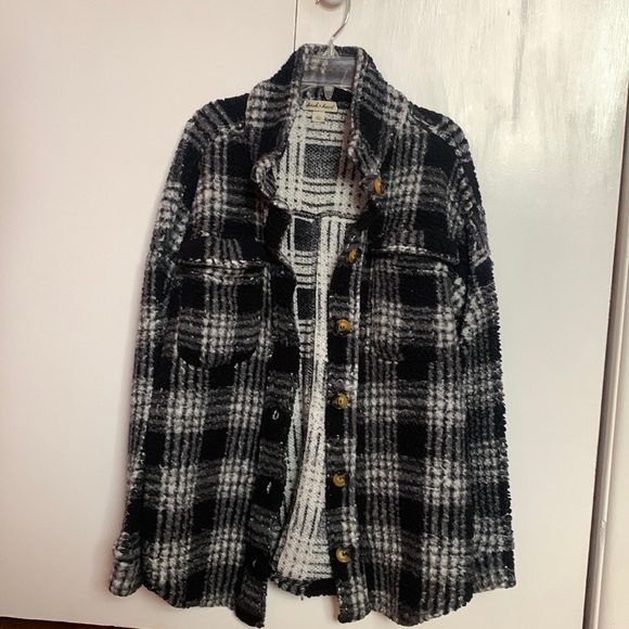 Derek Heart | Jackets & Coats | Fuzzy Black And White Buttonup Shacket ...